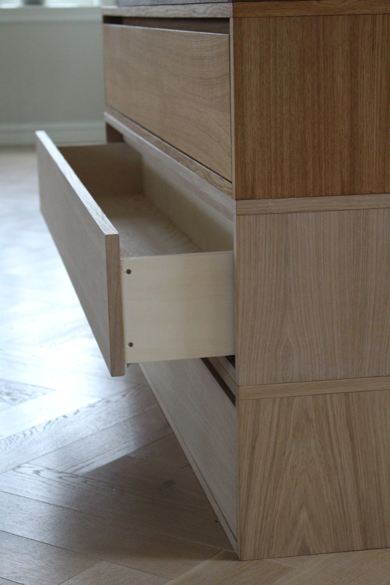 Proni Design – Tidløse og unike møbler i eik